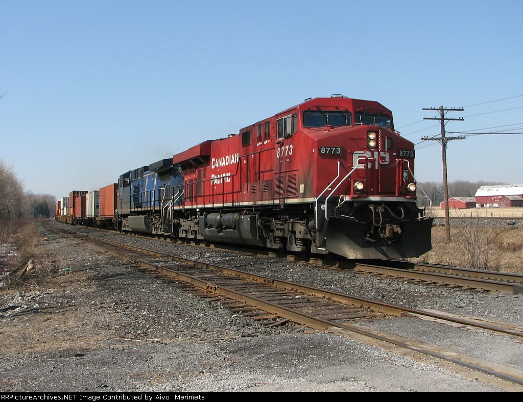 CP 8773 at Spicer Siding